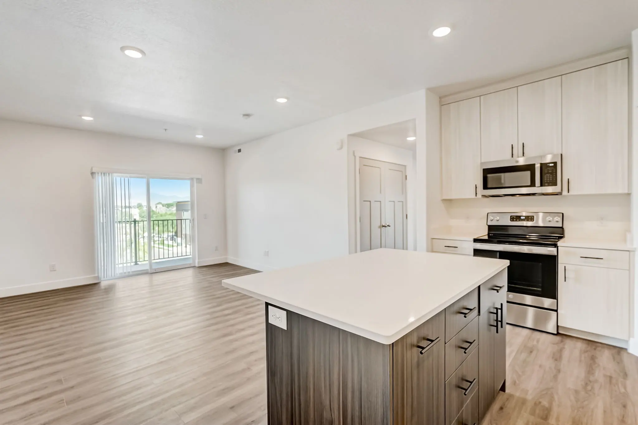 Gallery | South Ridge Townhomes + Apartments