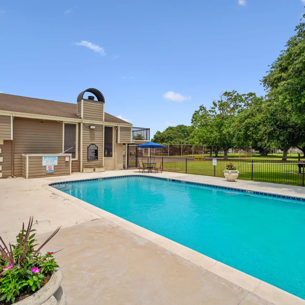 Home | Royal Oaks of Pearland