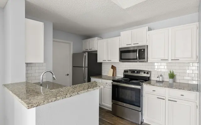 Spacious Jacksonville Apartments | Bay Club