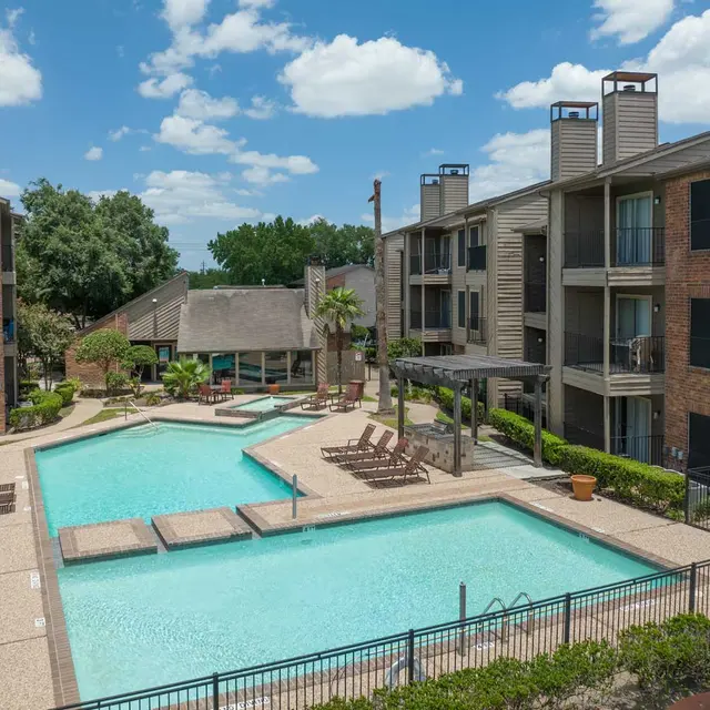 Photo Gallery of Huntington Glen Apartments