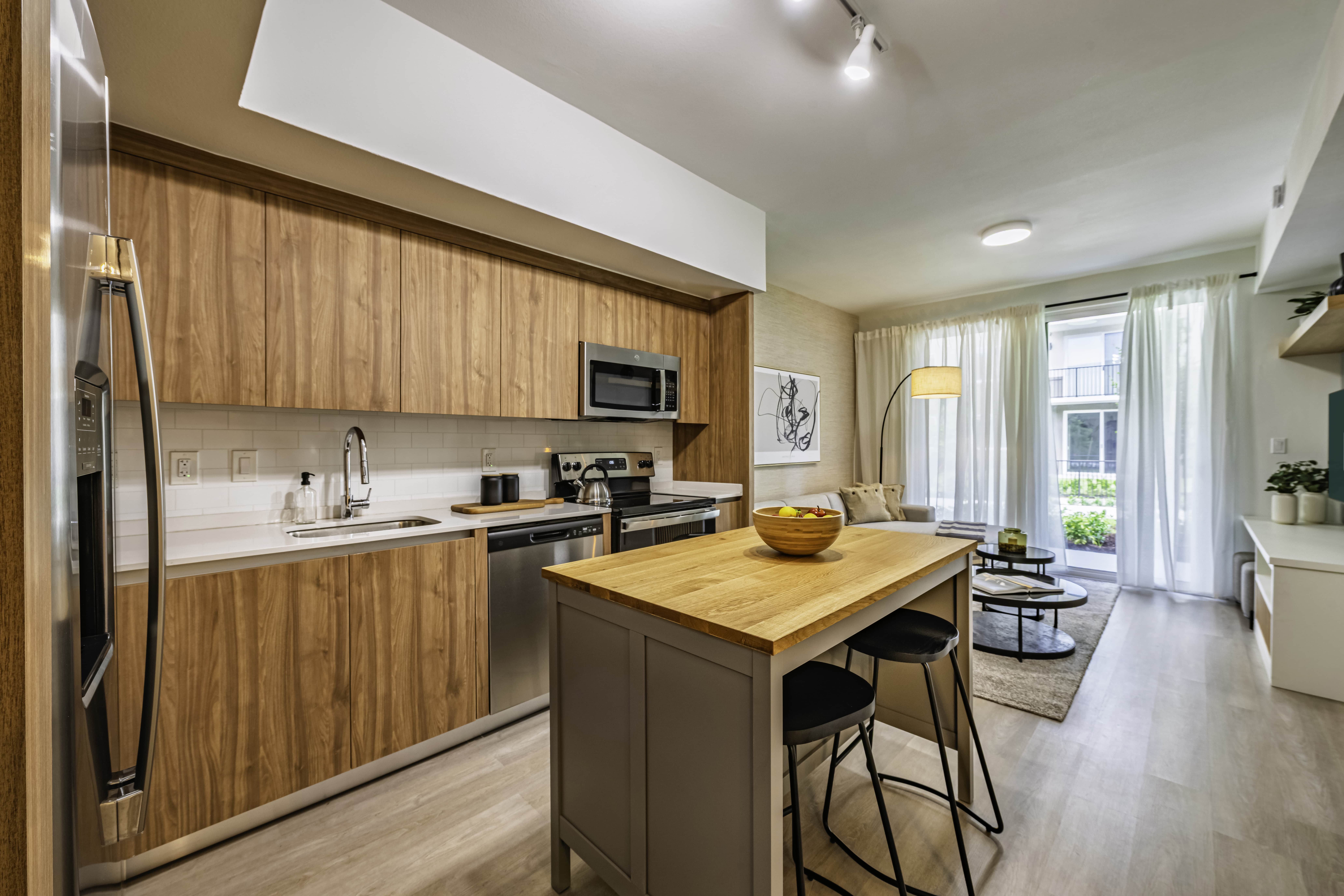 Resia Golden Glades | Modern Apartments in Miami, FL