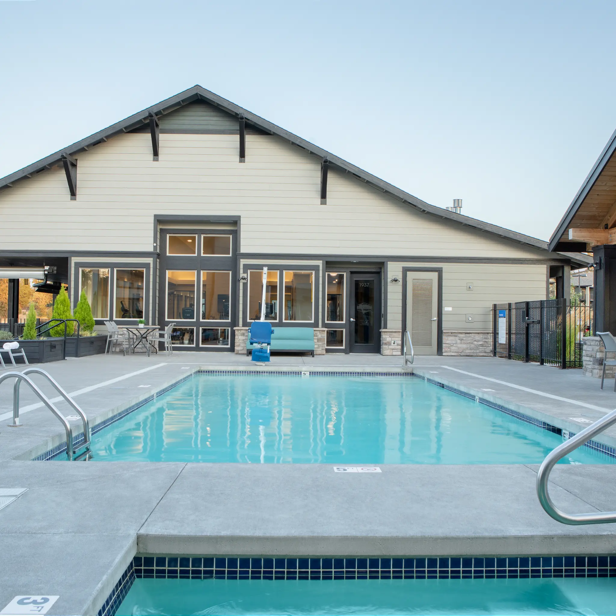 Luxury Apartments for Rent in Oregon City | Edgewater at the Cove