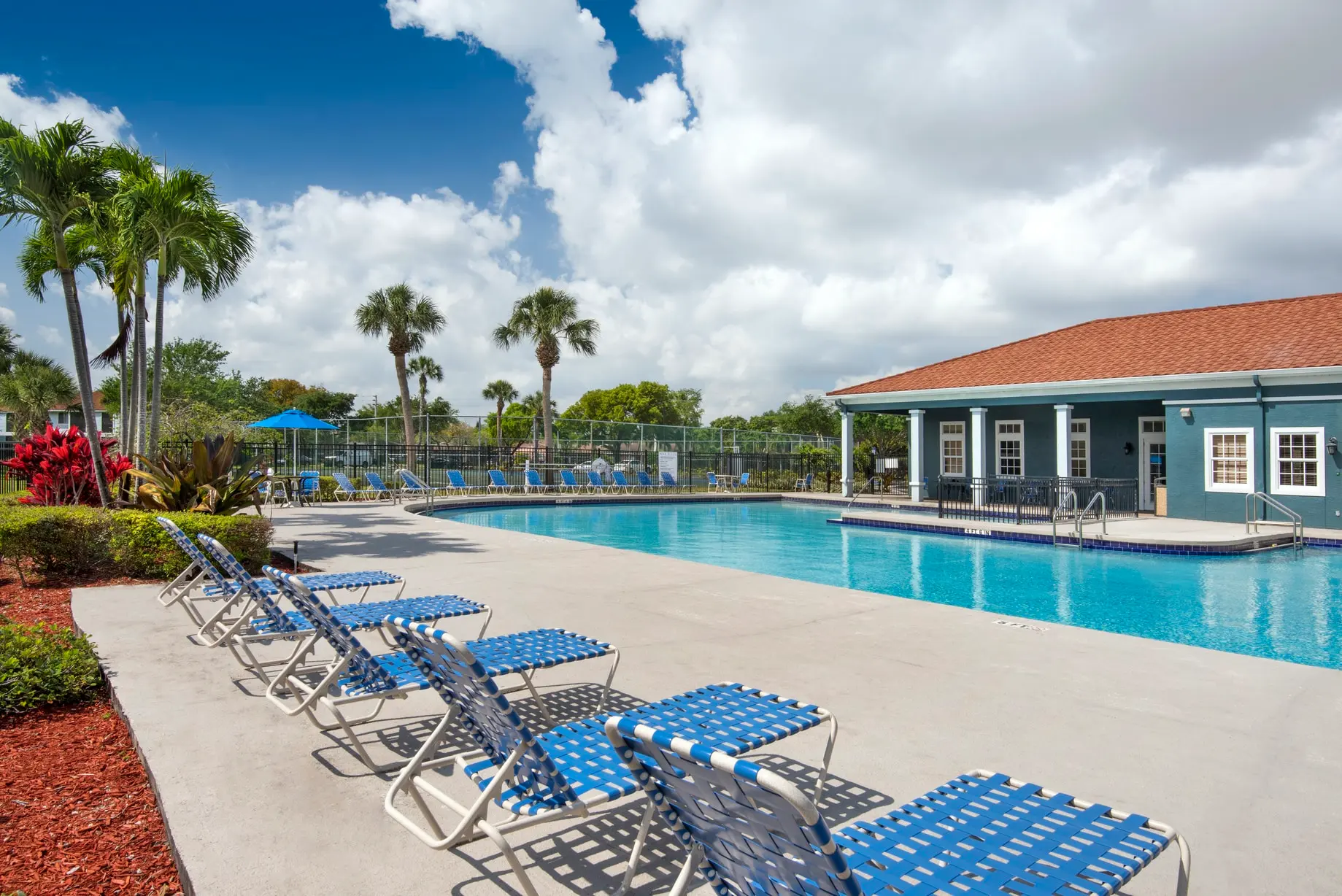 Sunny Lake Apartments: Spacious & Modern Living Tailored for You