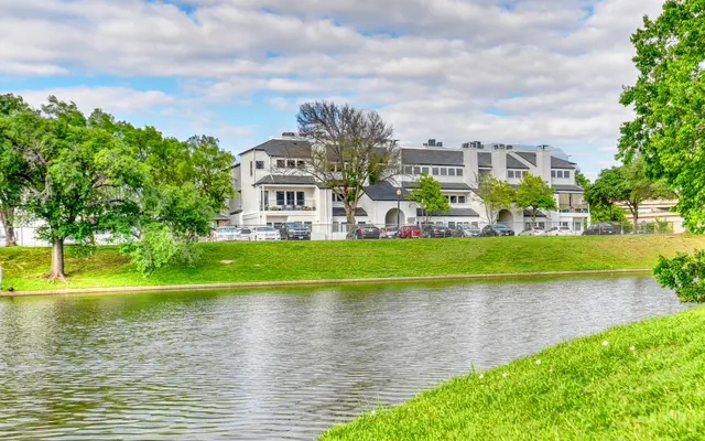 Apartments in Fort Worth | Axis Waterfront | Tarrant County