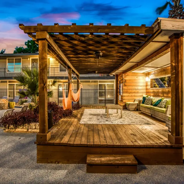 Photo Gallery & Virtual Tour of Element Austin Apartments in East ...