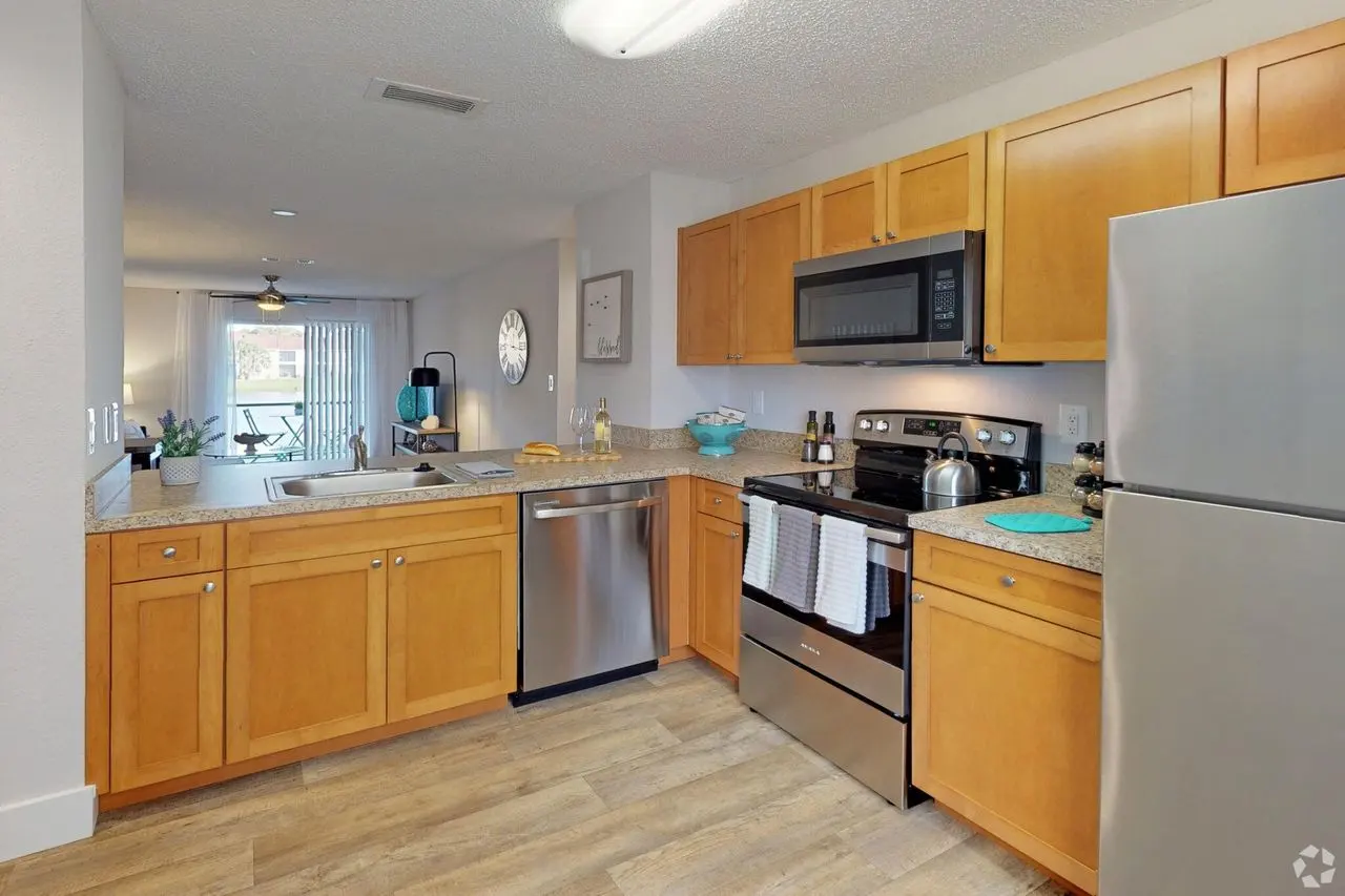 Sunny Lake Apartments: Spacious & Modern Living Tailored for You