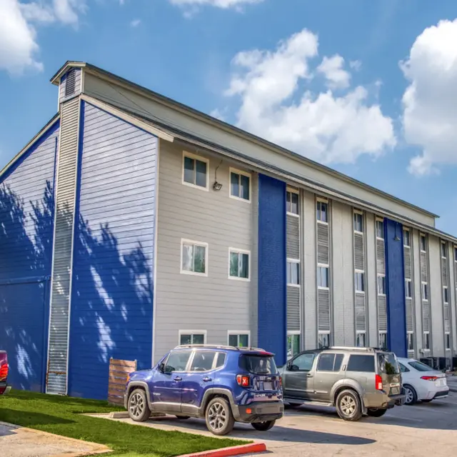 Photo Gallery & Virtual Tour of Element Austin Apartments in East ...