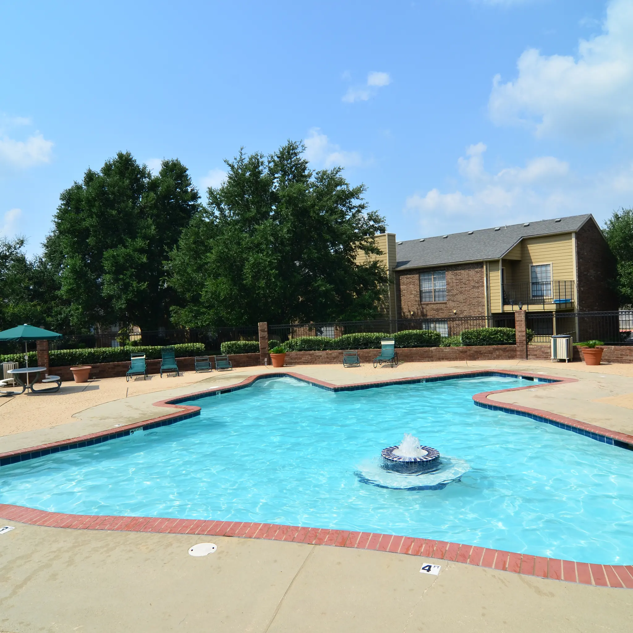 Home | Woodbridge Crossing