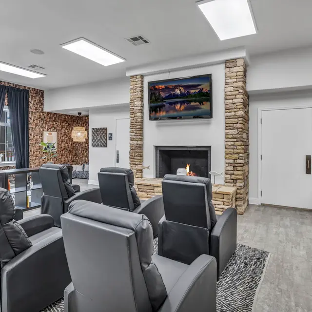 Gallery | The Palms on Lamar